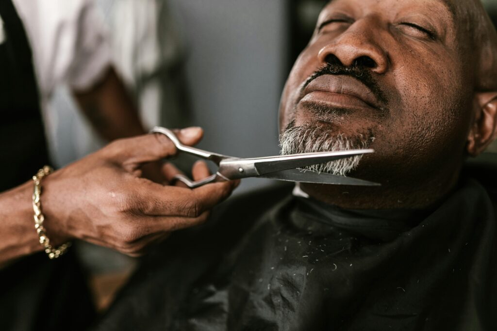 Buzz cut con barba italiana: guía profesional para un look pulcro y ...